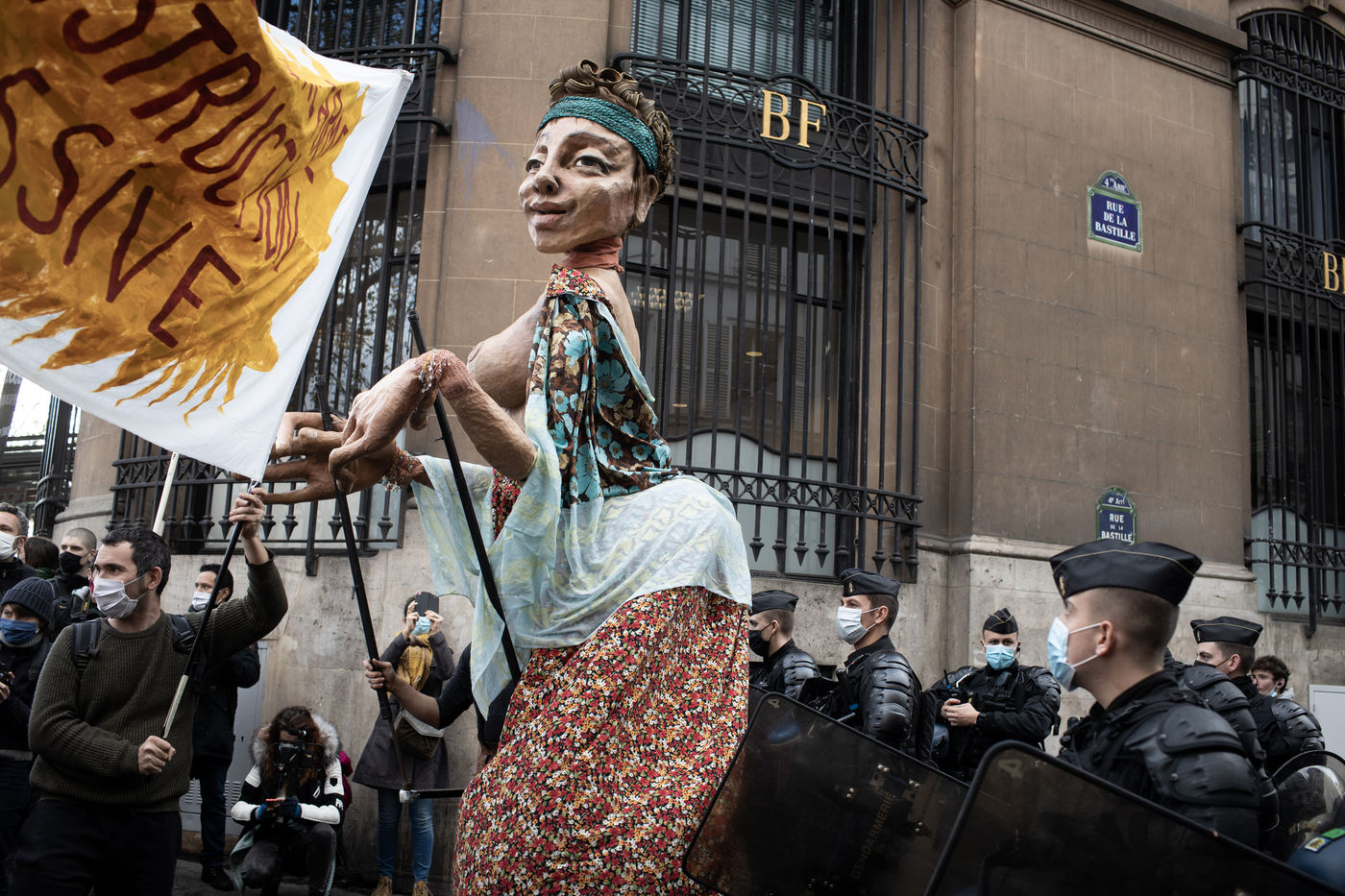 "On achève bien les artistes" (Frédéric Migeon) | hanslucas.com